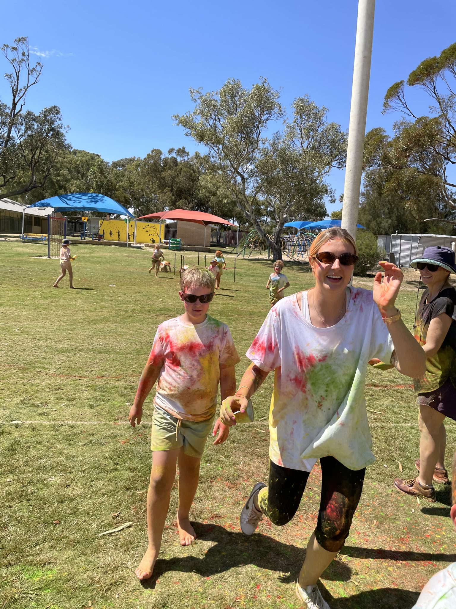 Good Standing: Colour Explosion Years 3-6 - Waggrakine Primary School